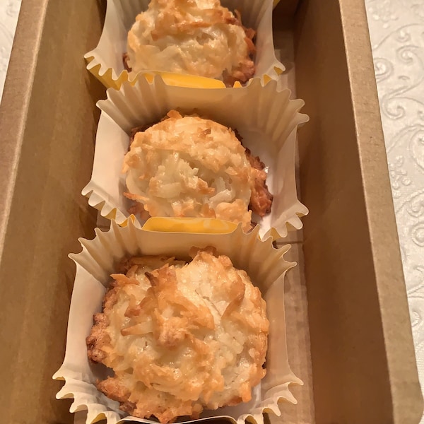 100 Paper Baking Cups Oven Safe Square Baking Cups Parchment Cups Small ...