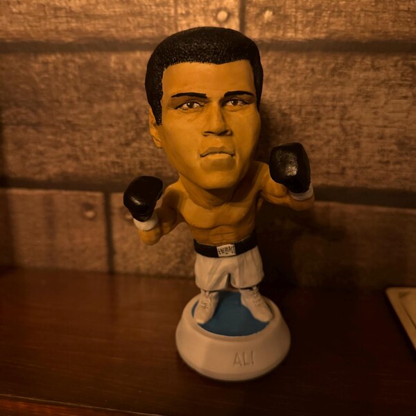 George Best Classic Pose Limited Edition Figurine Manchester United - Etsy