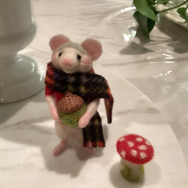 Needle Felted Small Gray Mouse With Acorn Cap and Wool Scarf, Dollhouse ...