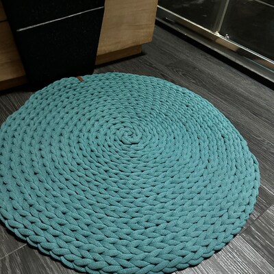 Chunky and Fluffy Crochet Round Rug, Handwoven Carpet With a Minimalist ...