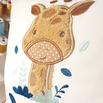 Giraffe Applique Embroidery Designs, Animal Embroidery Design Machine ...