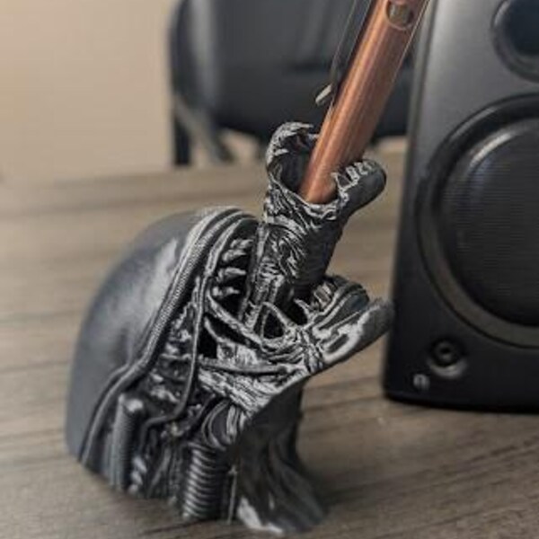 Black Xenomorph Pen Holder With Matching G2 Pen - Etsy