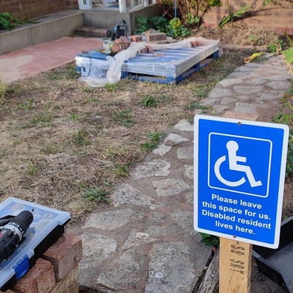 PR255 BP Lift Not Working Sign Broken Please Use Stairs Alternative ...