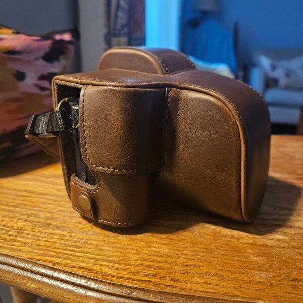 Canon EOS M50 II, EOS M50 (15-45mm) Leather Camera Case & Strap - Black ...