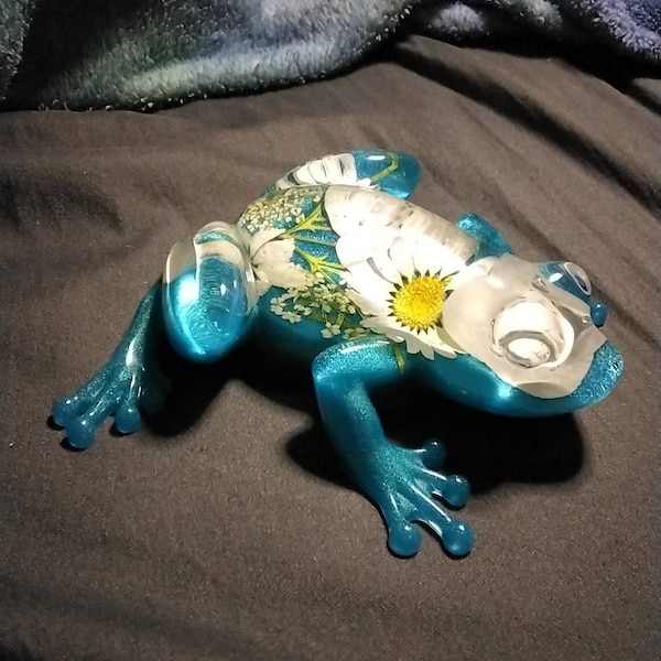 Resin Frog With Real Flowers - Etsy