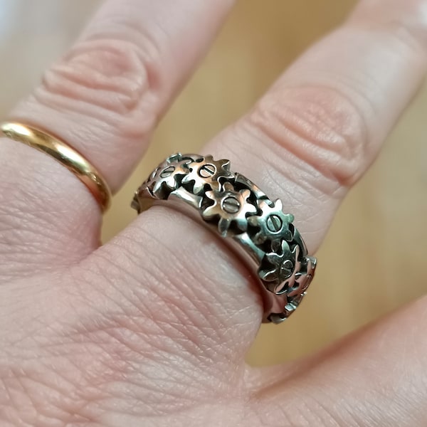 Endless Motion - Rotating Cogs in a Moving Gear Mechanism for Fidgeting ...