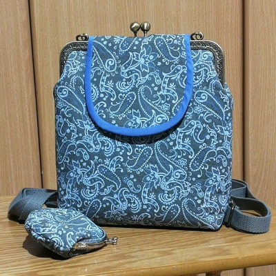 Lap Top Carrying Bag With Kiss Lock Metal Frame Opening. Convertible ...