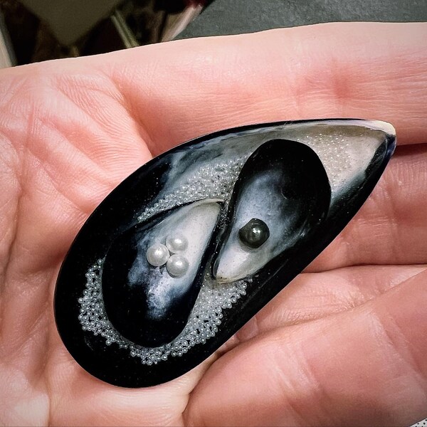 Lovers Eye. Mussel Shell, Kilt Pin Brooch, With Drawring & Pearls ...