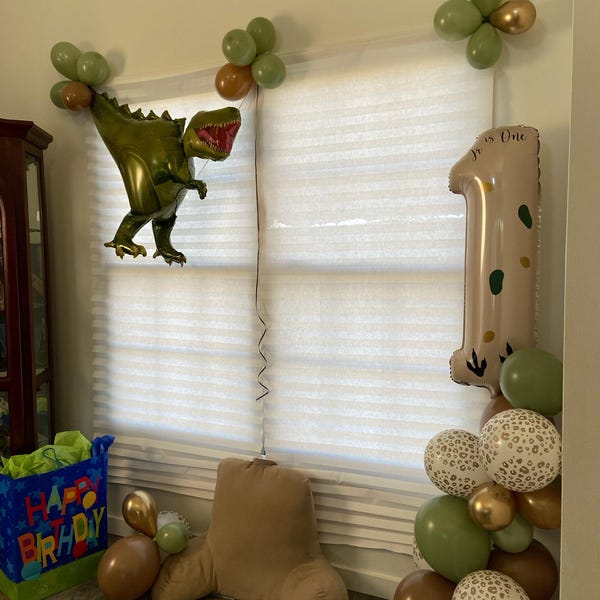 DIY Large Ice Cream Truck Balloon Sculpture, Too Sweet Balloon Stack ...