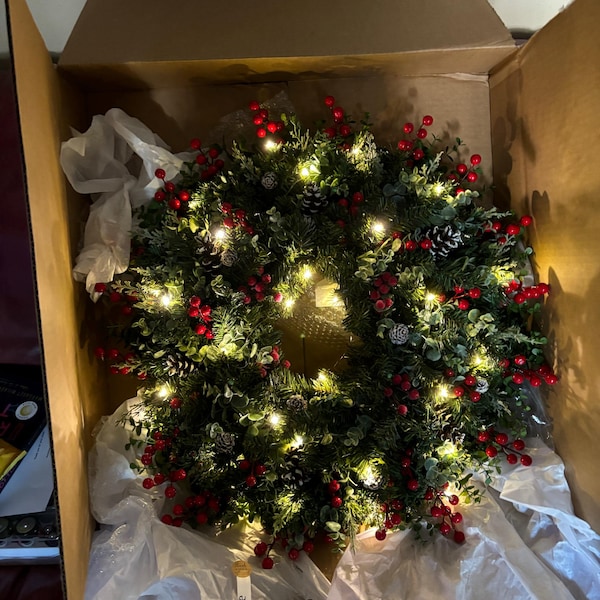 Very Merry Berry Holiday Wreath, Large Festive Wreath, Holiday Light ...