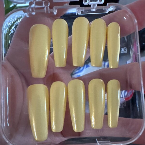 Milky White Pink Pearlescent Nails, Luxury Nails,baroque Pearl & Gold ...