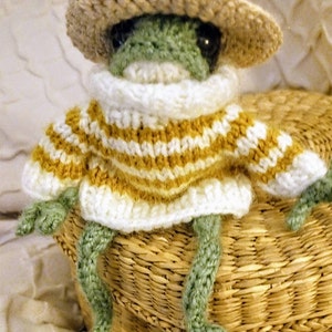 Handmade Green Knitted Frog, Can Be Customized by Request - Etsy