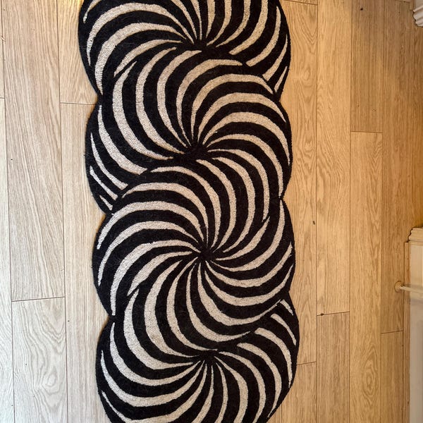 Melting Black & White Irregular Shape Unshape Hand-tufted 100% Wool ...