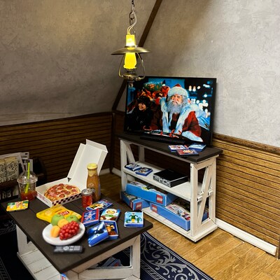 Miniature Christmas TV & DVD Set Doll House Furniture Christmas Dvd's 1 ...