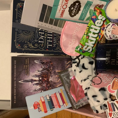 Mega Book Lovers Box - Etsy