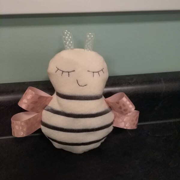 Embroidery Design for Machine Embroidery Bee Softie Toy In-the-hoop ITH ...