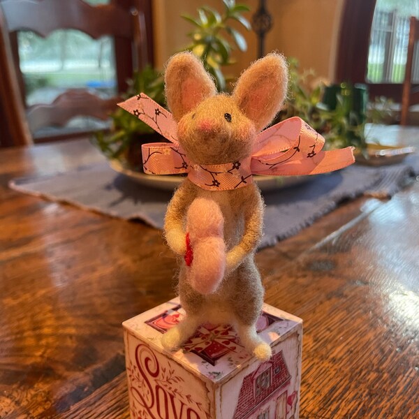 Needle Felted Small Gray Mouse With Acorn Cap and Wool Scarf, Dollhouse ...