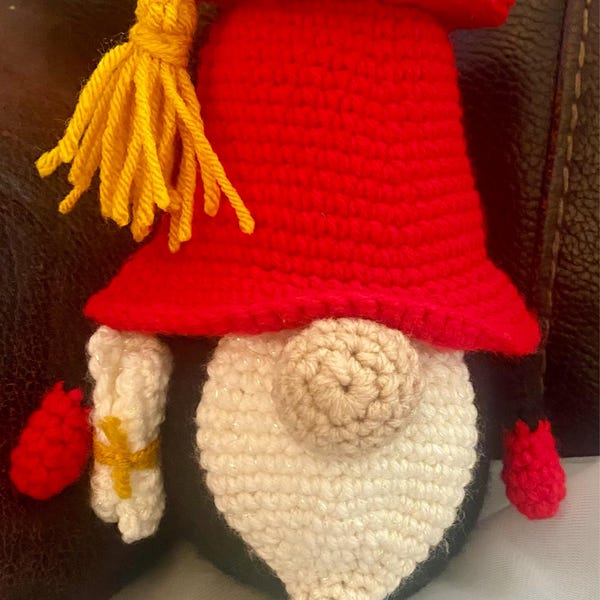 Crochet Patterns Graduation Gnome, Crochet Gnome Pattern, Graduation ...