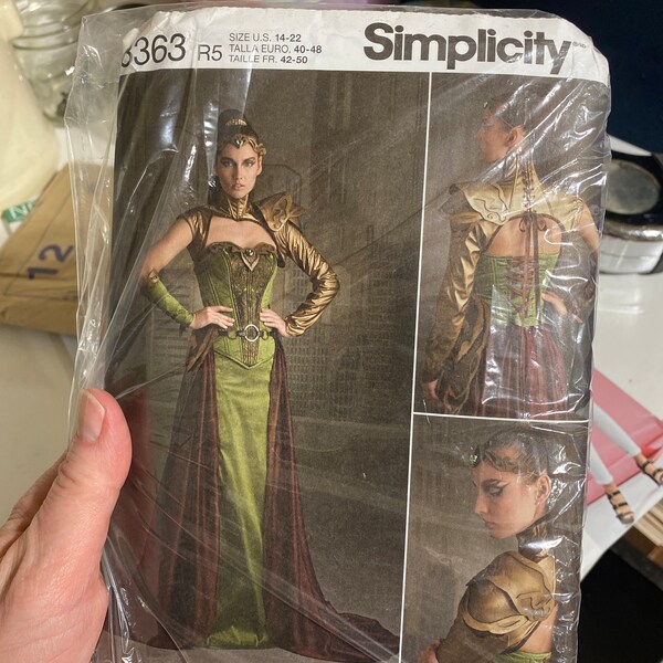 Simplicity 8044 Elaine Heigl Designs Two Piece Pattern Stuffed Animals ...