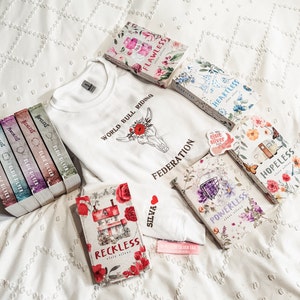 Romantasy Reader Sweatshirt / Fantasy Romance Reader Merch / Bookish ...