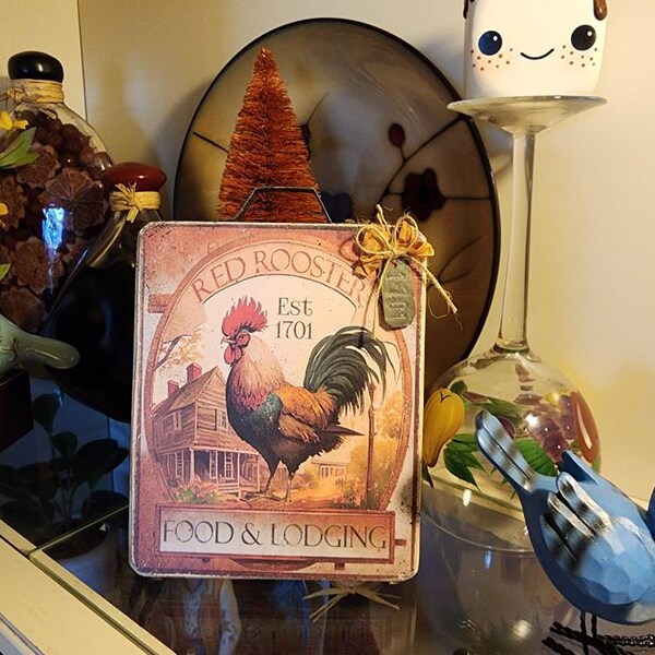 Primitive Christmas Arrangement in Barnwood Planter Primitive Christmas ...