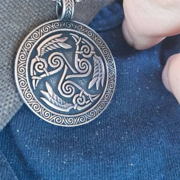 Celtic Morrigan Goddess Three Ravens Morrighan Triskelion Triskele ...