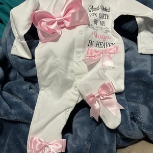 Newborn Baby Homecoming Set. SUPERB QUALITY Sleepsuit Hat Bib Headband ...