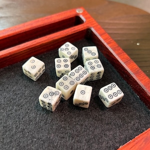 UNIQUE Pip Design Large Medieval Bone Dice Set qty 5 Mat Cauthon's Dice ...