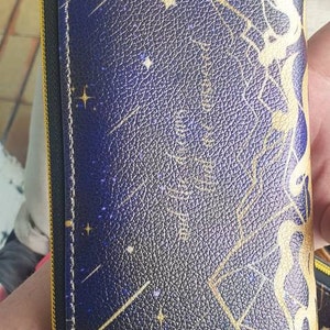 FFVII Aerith Gainsborough Premium Crewneck Sweatshirt, Princess Guard ...