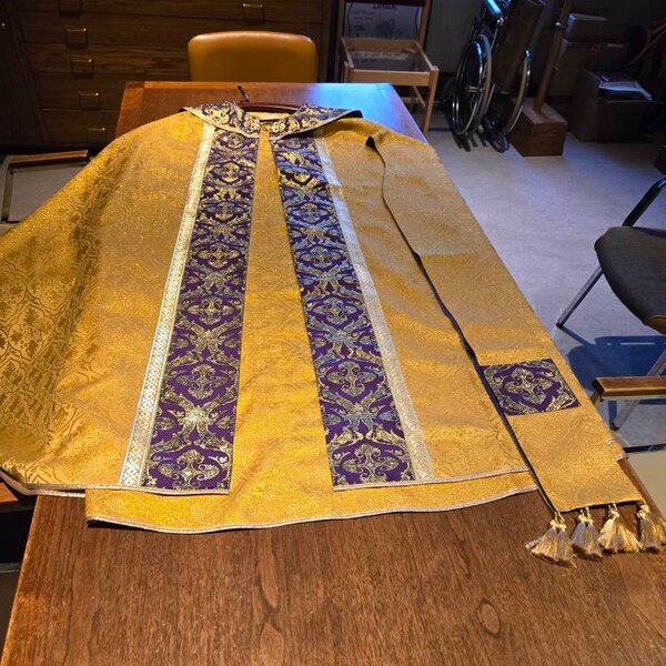 Traditional Priest Alb With Pleats, White Alb, Albs for Priest ...