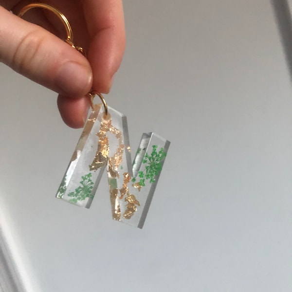 Resin Flower Keychain, Personalized Resin Accessory, Floral Initial ...