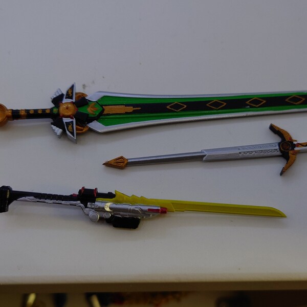 Mighty Morphin Power Rangers - Dragon Sword - Lightning Collection ...