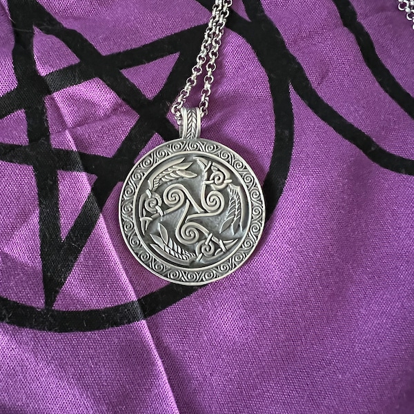 Celtic Morrigan Goddess Three Ravens Morrighan Triskelion Triskele ...