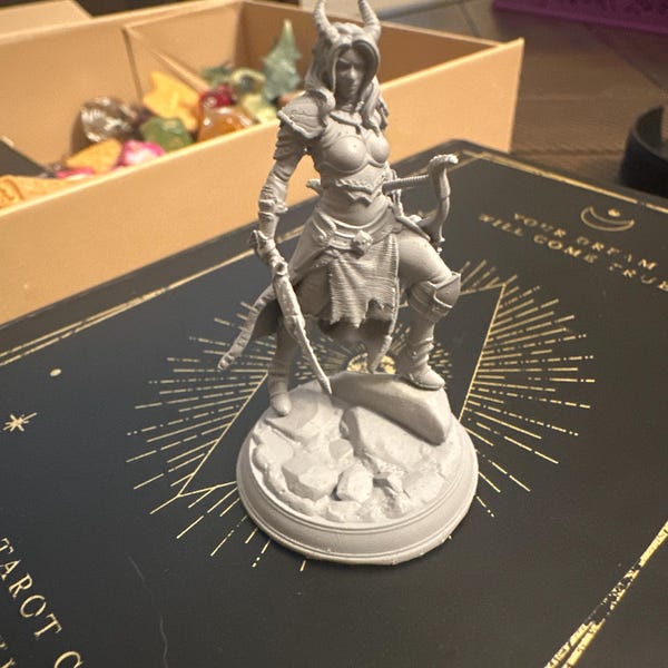 Female Cultist of Melmora Sorcerer Human AG Miniature Dungeons and ...