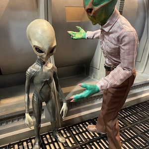 BIG 1/6 Grey Alien Figure Roswell Area 51 S4 UFO Pilot Model Retro Sci ...