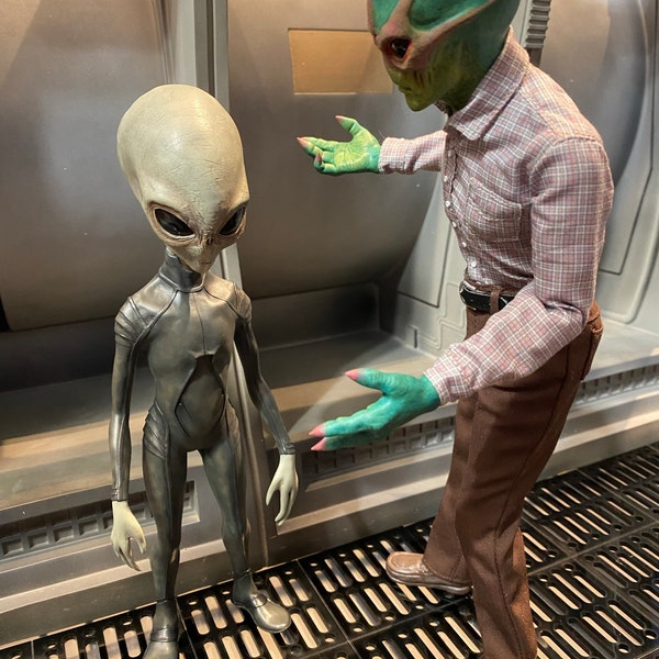 BIG 1/6 Grey Alien Figure Roswell Area 51 S4 UFO Pilot Model Retro Sci ...