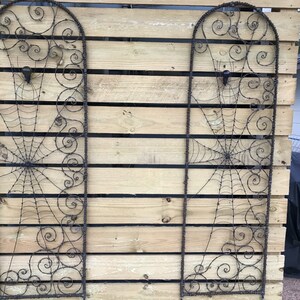 18 Barbed Wire Corner Spider Web With Green Spider | Etsy