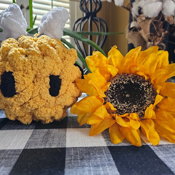 Hand Knit MINI Bee Pattern, BEGINNER Video Tutorial, Learn How to ...