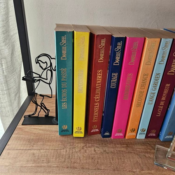 Avid Reader Bookend | Minimalist Bookends Art | One-line Design | Book ...