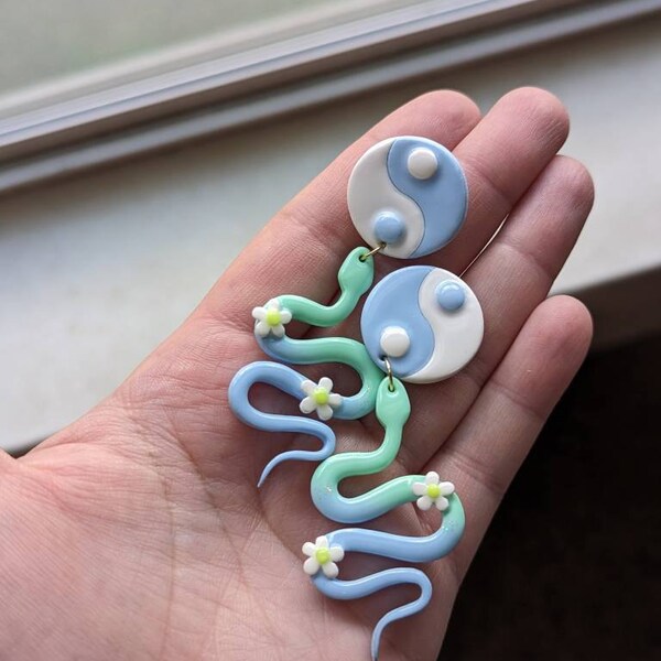 Yin Yang/ Groovy Gradient Daisy Snake Dangly Studs - Etsy