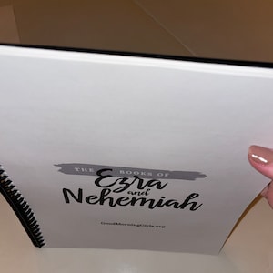 The Books of Ezra and Nehemiah Journal: One Chapter a Day - Etsy
