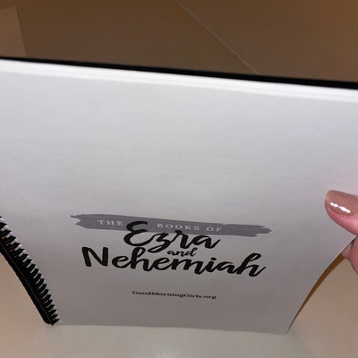 The Books of Ezra and Nehemiah Journal: One Chapter a Day - Etsy