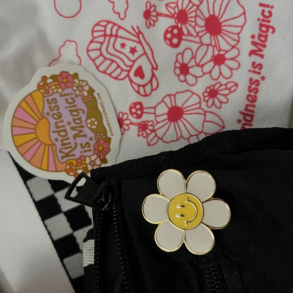 Smiley Daisy Enamel Pin - Daisy Pin - Smiley Face Pin - Hard Enamel Pins - Retro Pins ...