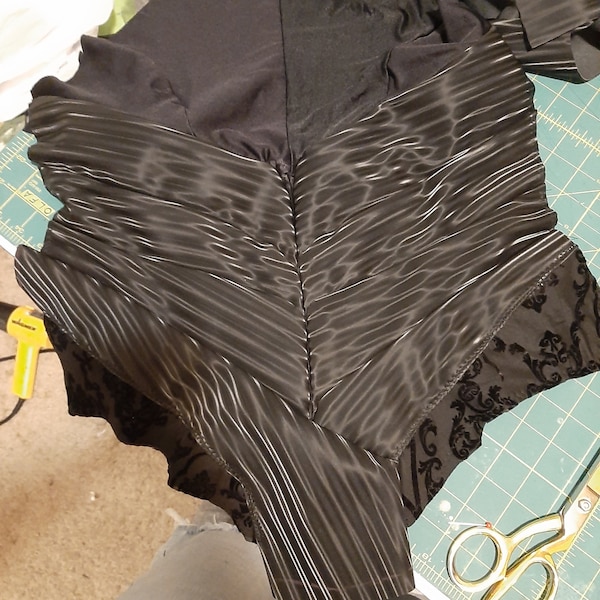 3D Striped Super Shiny Black Vinyl 2-way Stretch 58/60” Sold by the YD ...