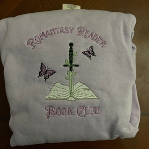 Romantasy Reader Sweatshirt / Fantasy Romance Reader Merch / Bookish ...