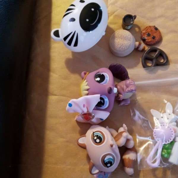 Hasbro Littlest Pet Shop Mommy/ Daddy and Baby Bunny Rabbit With ...