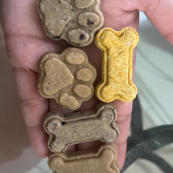 Organic Gourmet Bacon Cheddar Dog Biscuits, Handmade Dog Treats ...