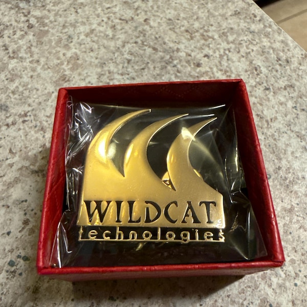 Custom Brooch Logo | Personalized Badge Pin Business Company Logo ...