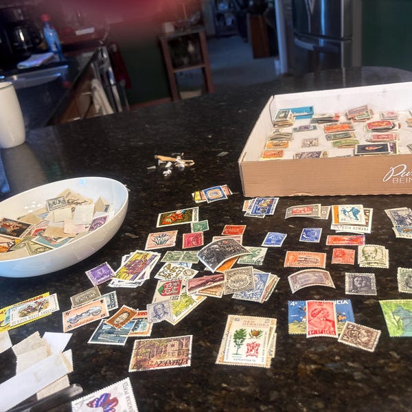 World Stamps Pack of 2000, off Paper Mixed Selection Vintage to Modern ...