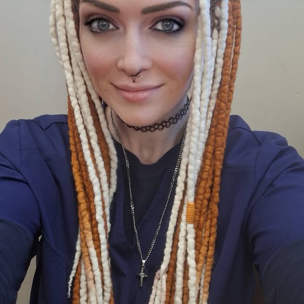 Wolle Dreads Bright FOXY rostbraun rotbraun Ginger Weiß Spitzen 15-60 ...